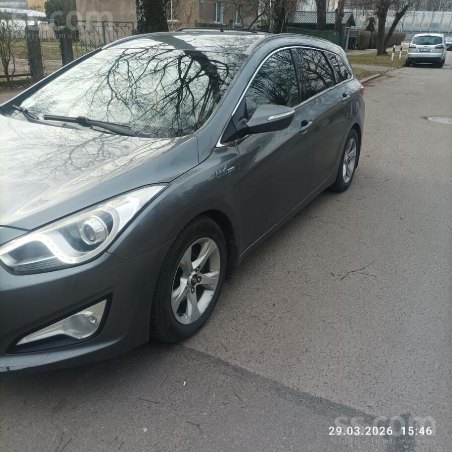 Серый Хендай и40 2011 в Рига, объемом двигателя 1.70 л и пробегом 273 тыс. км за 4000 €, фото 6 на AUTOMOTO.COM.LV