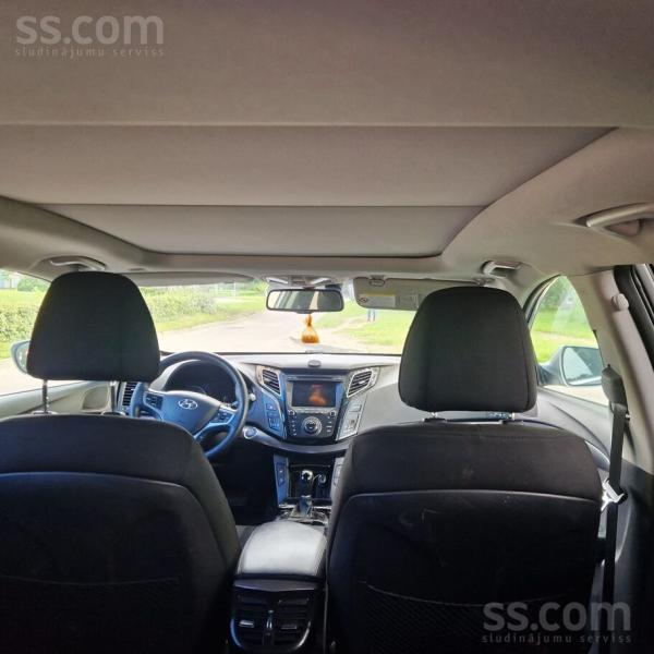 Pelēks Hyundai i40 2011 Rīga, ar dzinēja tilpumu 2.00 L un nobraukumu 193 tūkst. km par 4700 €, foto 9 vietnē AUTOMOTO.COM.LV