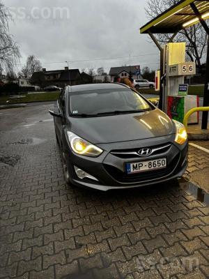 Pelēks Hyundai i40 2011 Rīga, ar dzinēja tilpumu 1.70 L un nobraukumu 273 tūkst. km par 3300 €, foto  vietnē AUTOMOTO.COM.LV