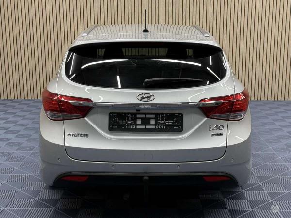 Pelēks Hyundai i40 2011 Marijampole, ar dzinēja tilpumu 1.69 L un nobraukumu 218 tūkst. km par 5500 €, foto 6 vietnē AUTOMOTO.COM.LV