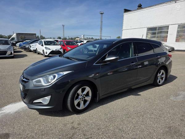 Pelēks Hyundai i40 2011 Marijampole, ar dzinēja tilpumu 1.69 L un nobraukumu 247 tūkst. km par 2700 €, foto 2 vietnē AUTOMOTO.COM.LV