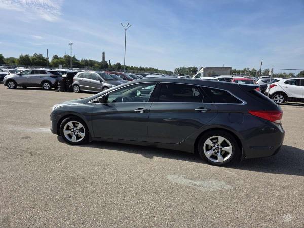 Pelēks Hyundai i40 2011 Marijampole, ar dzinēja tilpumu 1.69 L un nobraukumu 247 tūkst. km par 2700 €, foto 5 vietnē AUTOMOTO.COM.LV