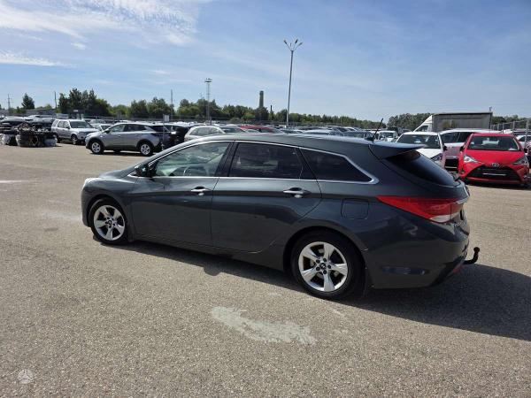 Pelēks Hyundai i40 2011 Marijampole, ar dzinēja tilpumu 1.69 L un nobraukumu 247 tūkst. km par 2700 €, foto 6 vietnē AUTOMOTO.COM.LV