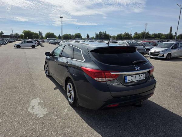 Pelēks Hyundai i40 2011 Marijampole, ar dzinēja tilpumu 1.69 L un nobraukumu 247 tūkst. km par 2700 €, foto 8 vietnē AUTOMOTO.COM.LV