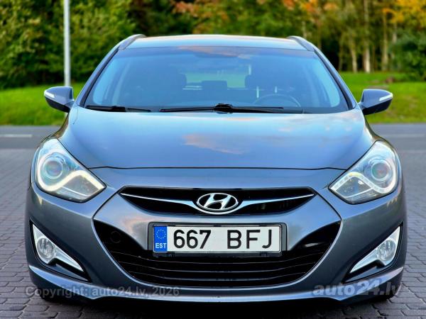 Hyundai i40 2011 in Tallinn on AUTOMOTO.COM.LV Grey Hyundai i40 2011 in Tallinn, with an engine capacity of 1.70 L and mileage of 279 thousand km for 2990 €, photo 3 on AUTOMOTO.COM.LV