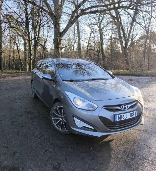 Pelēks Hyundai i40 2012 Viļņa, ar dzinēja tilpumu 1.69 L un nobraukumu 316 tūkst. km par 2500 €, foto 1 vietnē AUTOMOTO.COM.LV