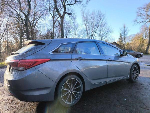 Pelēks Hyundai i40 2012 Viļņa, ar dzinēja tilpumu 1.69 L un nobraukumu 316 tūkst. km par 2500 €, foto 3 vietnē AUTOMOTO.COM.LV