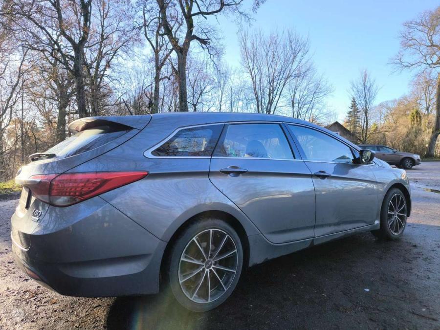 Pelēks Hyundai i40 2012 Viļņa, ar dzinēja tilpumu 1.69 L un nobraukumu 316 tūkst. km par 2500 €, foto 3 vietnē AUTOMOTO.COM.LV
