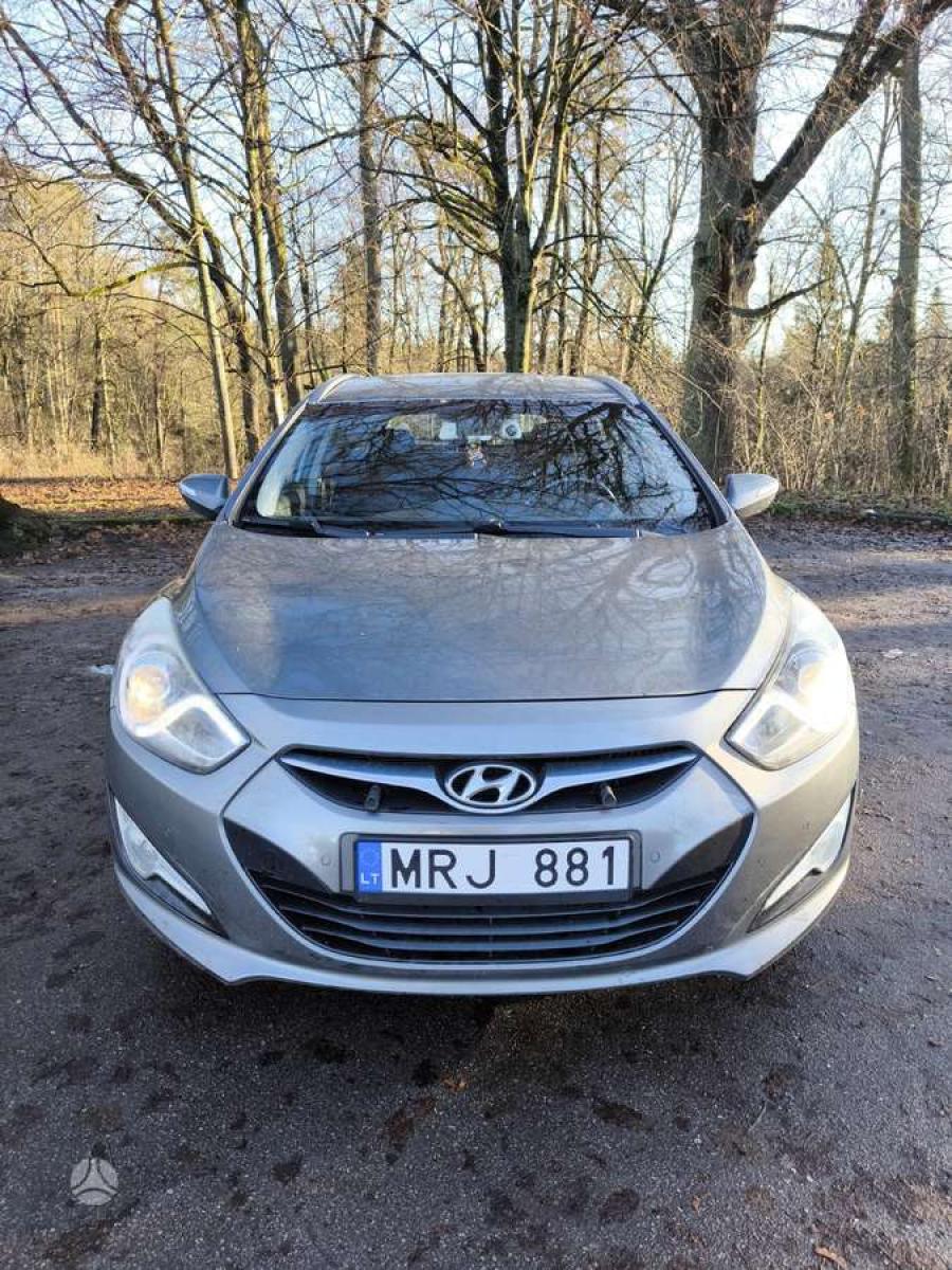Pelēks Hyundai i40 2012 Viļņa, ar dzinēja tilpumu 1.69 L un nobraukumu 316 tūkst. km par 2500 €, foto 4 vietnē AUTOMOTO.COM.LV