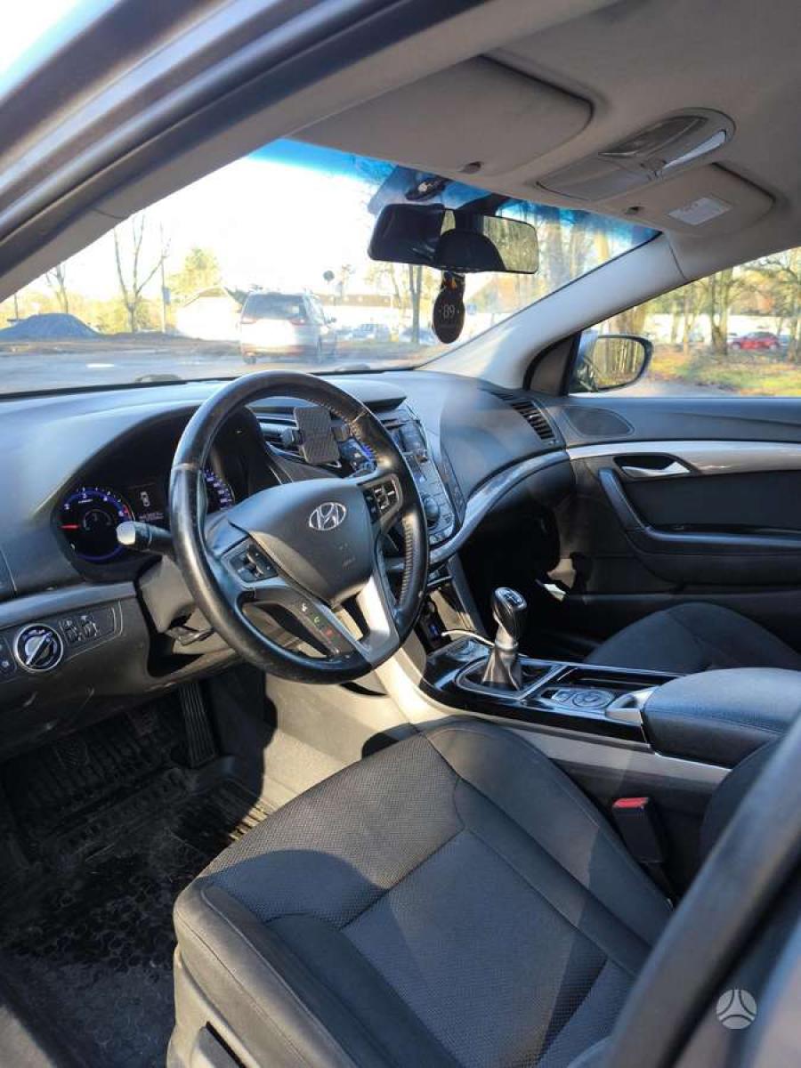 Pelēks Hyundai i40 2012 Viļņa, ar dzinēja tilpumu 1.69 L un nobraukumu 316 tūkst. km par 2500 €, foto 6 vietnē AUTOMOTO.COM.LV