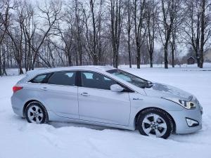 Grey Hyundai i40 2012 in Siauliai, with an engine capacity of 1.70 L and mileage of 300 thousand km for 3950 €, photo 3 on AUTOMOTO.COM.LV