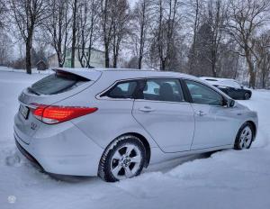 Grey Hyundai i40 2012 in Siauliai, with an engine capacity of 1.70 L and mileage of 300 thousand km for 3950 €, photo 5 on AUTOMOTO.COM.LV