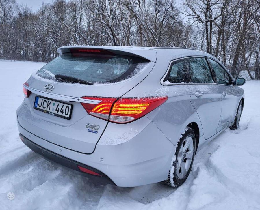 Grey Hyundai i40 2012 in Siauliai, with an engine capacity of 1.70 L and mileage of 300 thousand km for 3950 €, photo 7 on AUTOMOTO.COM.LV