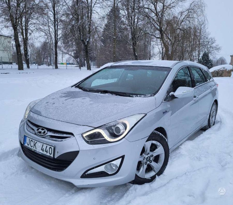 Grey Hyundai i40 2012 in Siauliai, with an engine capacity of 1.70 L and mileage of 300 thousand km for 3950 €, photo 12 on AUTOMOTO.COM.LV