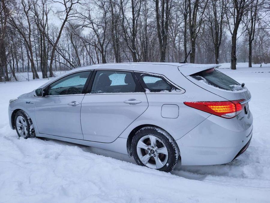 Grey Hyundai i40 2012 in Siauliai, with an engine capacity of 1.70 L and mileage of 300 thousand km for 3950 €, photo 16 on AUTOMOTO.COM.LV