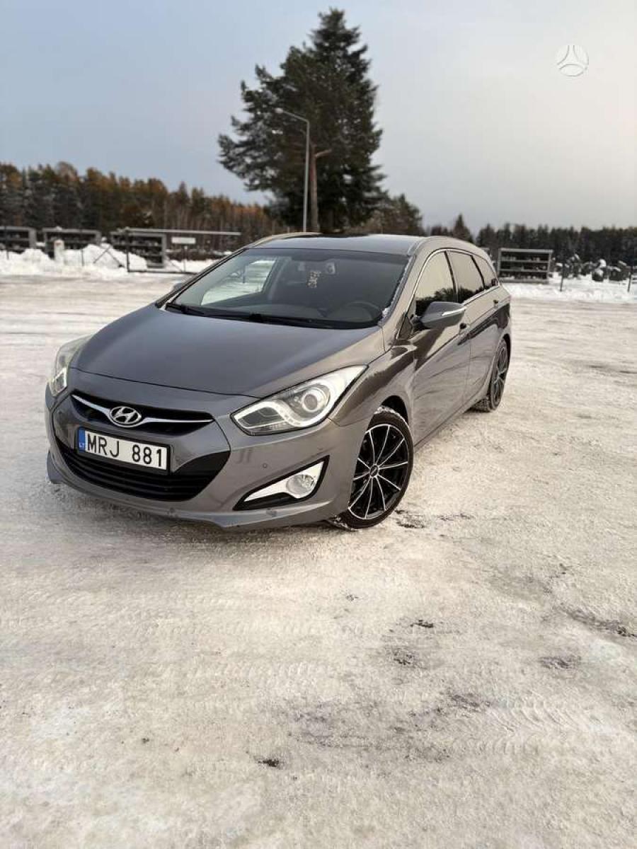 Grey Hyundai i40 2012 in Taurage, with an engine capacity of 1.69 L and mileage of 315 thousand km for 3300 €, photo 1 on AUTOMOTO.COM.LV