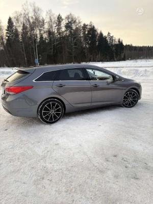 Grey Hyundai i40 2012 in Taurage, with an engine capacity of 1.69 L and mileage of 315 thousand km for 3300 €, photo 3 on AUTOMOTO.COM.LV