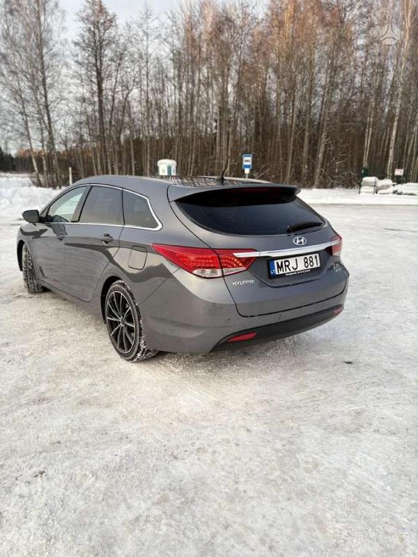 Pelēks Hyundai i40 2012 Tauragė, ar dzinēja tilpumu 1.69 L un nobraukumu 315 tūkst. km par 3300 €, foto 4 vietnē AUTOMOTO.COM.LV