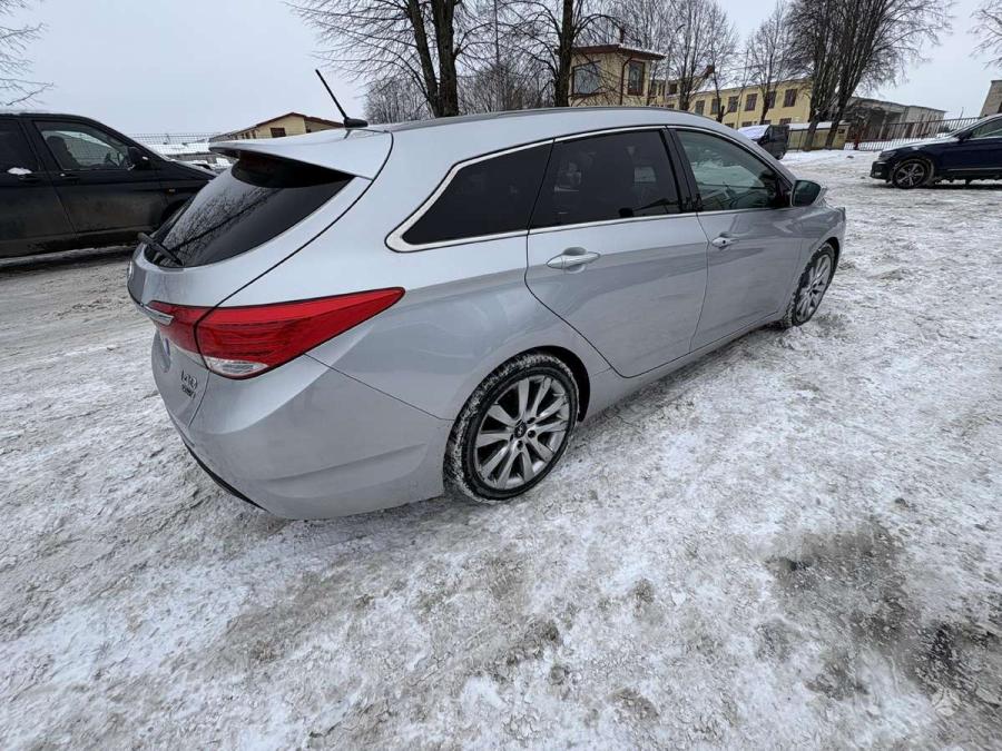 Pelēks Hyundai i40 2012 Tauragė, ar dzinēja tilpumu 1.69 L un nobraukumu 212 tūkst. km par 5500 €, foto 3 vietnē AUTOMOTO.COM.LV