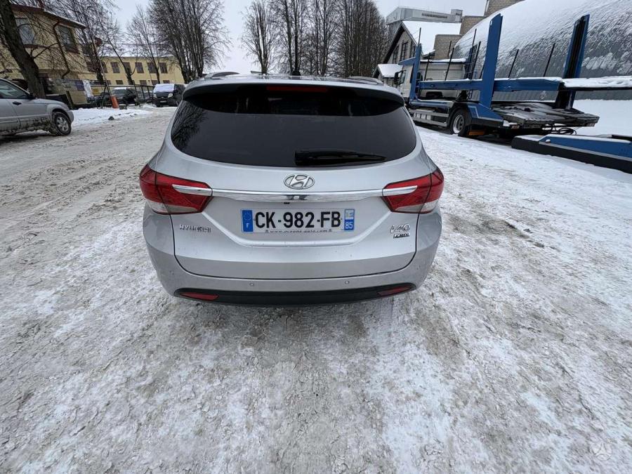 Pelēks Hyundai i40 2012 Tauragė, ar dzinēja tilpumu 1.69 L un nobraukumu 212 tūkst. km par 5500 €, foto 4 vietnē AUTOMOTO.COM.LV