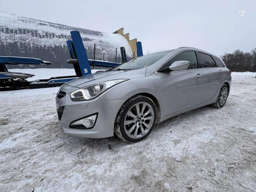 Pelēks Hyundai i40 2012 Tauragė, ar dzinēja tilpumu 1.69 L un nobraukumu 212 tūkst. km par 5500 €, foto 6 vietnē AUTOMOTO.COM.LV