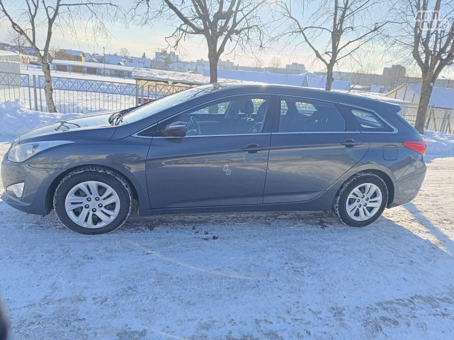 Grey Hyundai i40 2012 in Telschi, with an engine capacity of 1.70 L and mileage of 255 thousand km for 3999 €, photo 4 on AUTOMOTO.COM.LV