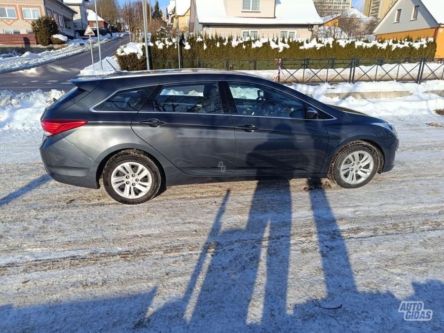 Grey Hyundai i40 2012 in Telschi, with an engine capacity of 1.70 L and mileage of 255 thousand km for 3999 €, photo 9 on AUTOMOTO.COM.LV