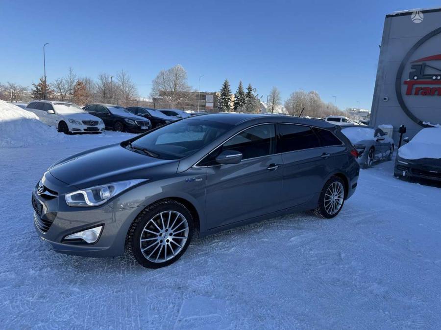 Pelēks Hyundai i40 2012 Telšiai, ar dzinēja tilpumu 1.69 L un nobraukumu 175 tūkst. km par 5500 €, foto 3 vietnē AUTOMOTO.COM.LV