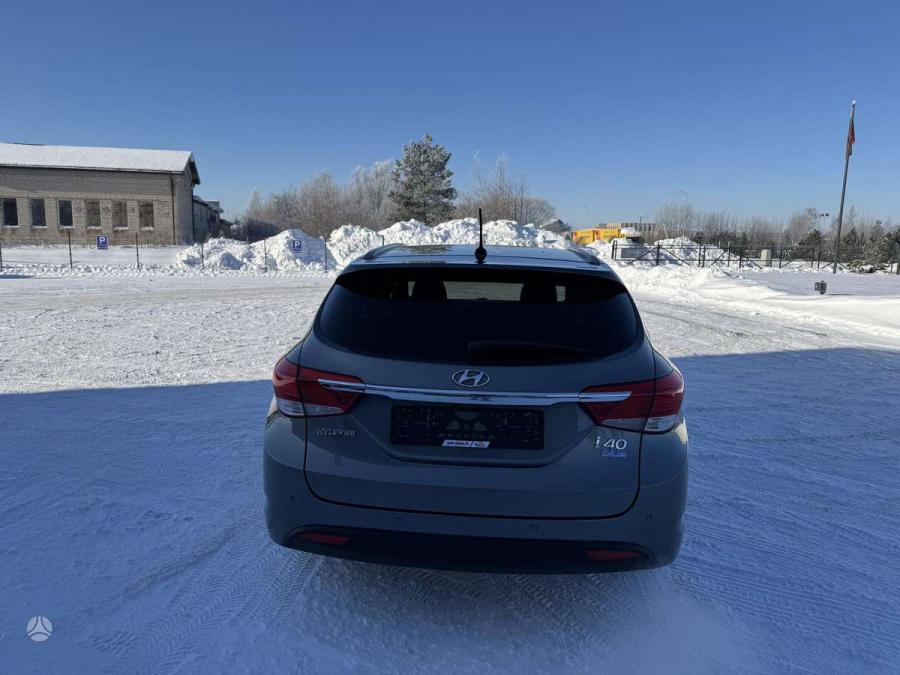 Pelēks Hyundai i40 2012 Telšiai, ar dzinēja tilpumu 1.69 L un nobraukumu 175 tūkst. km par 5500 €, foto 6 vietnē AUTOMOTO.COM.LV
