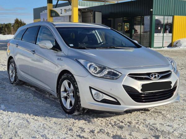 Grey Hyundai i40 2012 in Silute, with an engine capacity of 1.69 L and mileage of 240 thousand km for 3700 €, photo 2 on AUTOMOTO.COM.LV