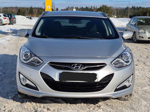 Grey Hyundai i40 2012 in Silute, with an engine capacity of 1.69 L and mileage of 240 thousand km for 3700 €, photo 3 on AUTOMOTO.COM.LV