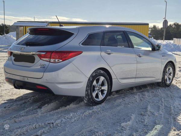 Grey Hyundai i40 2012 in Silute, with an engine capacity of 1.69 L and mileage of 240 thousand km for 3700 €, photo 6 on AUTOMOTO.COM.LV