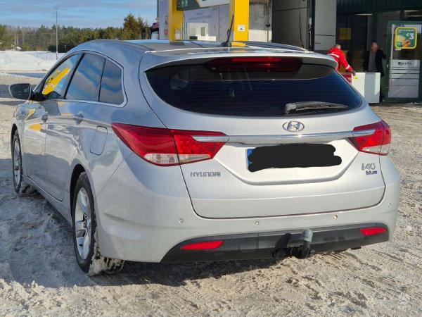 Grey Hyundai i40 2012 in Silute, with an engine capacity of 1.69 L and mileage of 240 thousand km for 3700 €, photo 8 on AUTOMOTO.COM.LV