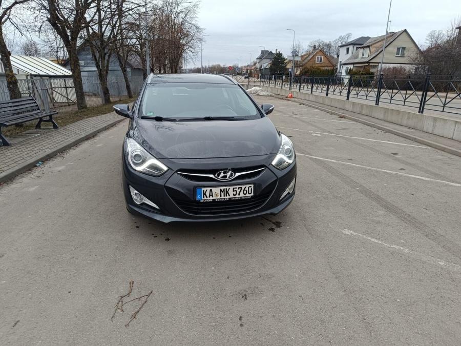 Pelēks Hyundai i40 2012 Telšiai, ar dzinēja tilpumu 1.70 L un nobraukumu 255 tūkst. km par 3899 €, foto 1 vietnē AUTOMOTO.COM.LV