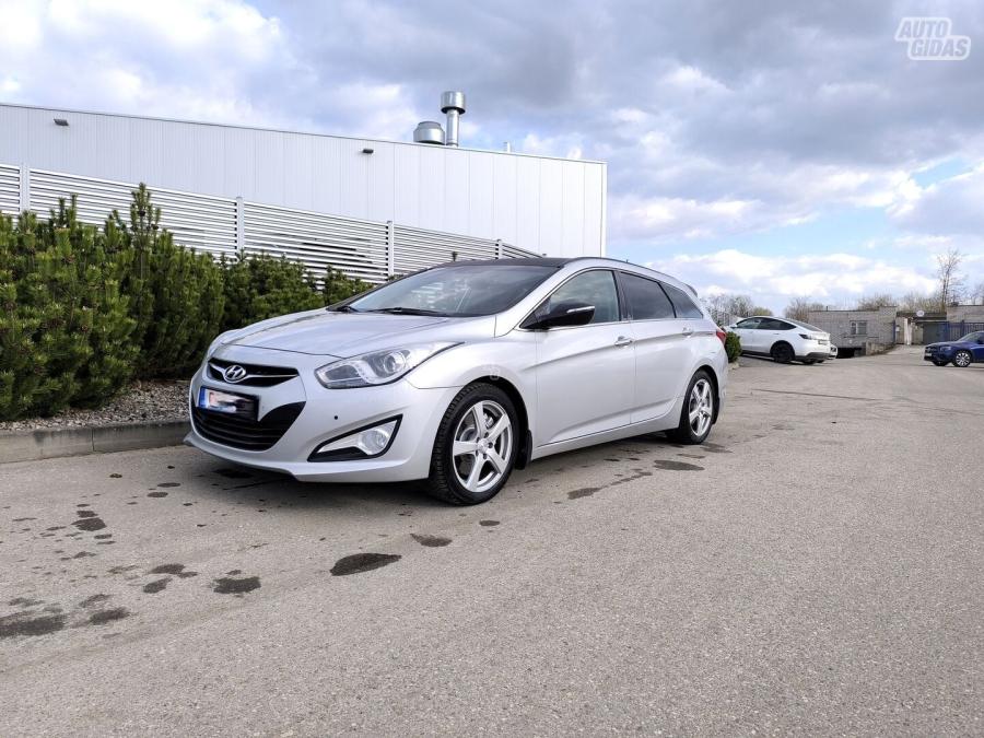 Grey Hyundai i40 2012 in Kaunas, with an engine capacity of 1.70 L and mileage of 306 thousand km for 4000 €, photo 1 on AUTOMOTO.COM.LV
