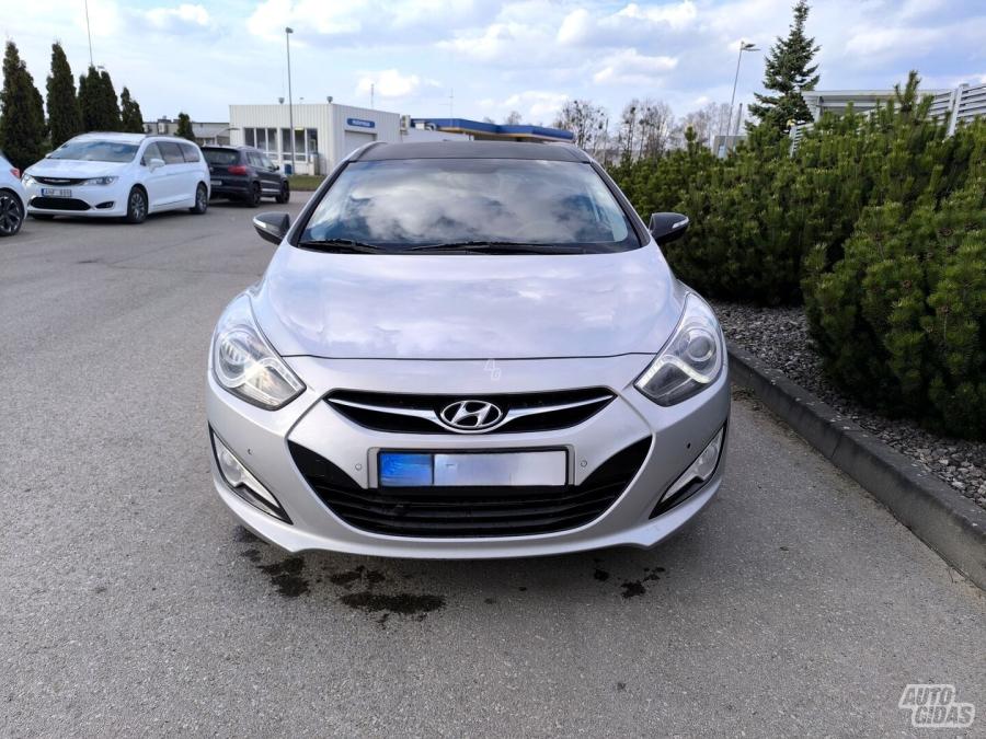 Grey Hyundai i40 2012 in Kaunas, with an engine capacity of 1.70 L and mileage of 306 thousand km for 4000 €, photo 9 on AUTOMOTO.COM.LV