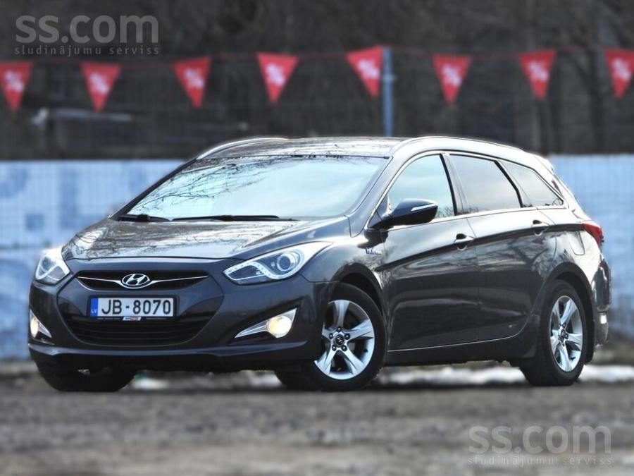 Grey Hyundai i40 2012 in Riga, with an engine capacity of 1.70 L and mileage of 230 thousand km for 3250 €, photo 1 on AUTOMOTO.COM.LV