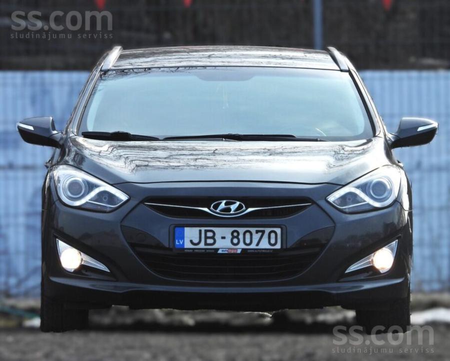 Grey Hyundai i40 2012 in Riga, with an engine capacity of 1.70 L and mileage of 230 thousand km for 3250 €, photo 3 on AUTOMOTO.COM.LV