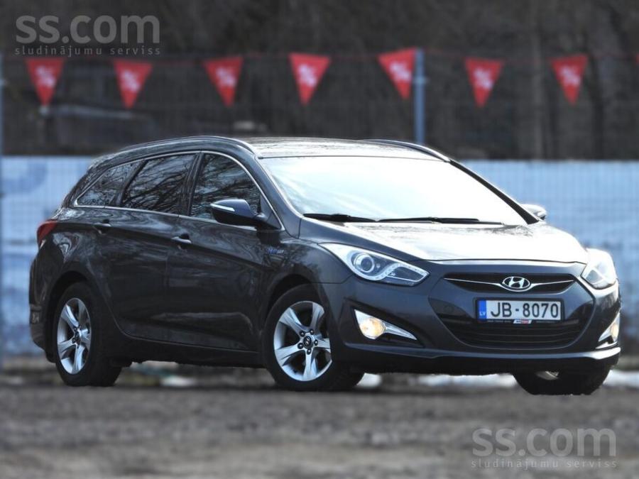 Grey Hyundai i40 2012 in Riga, with an engine capacity of 1.70 L and mileage of 230 thousand km for 3250 €, photo 4 on AUTOMOTO.COM.LV