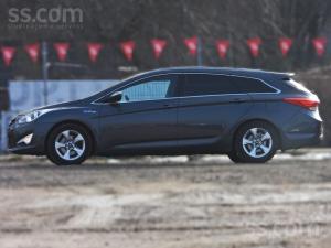 Grey Hyundai i40 2012 in Riga, with an engine capacity of 1.70 L and mileage of 230 thousand km for 3250 €, photo 5 on AUTOMOTO.COM.LV
