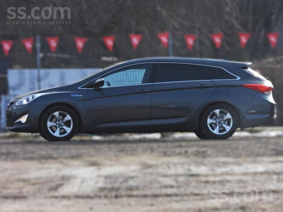 Grey Hyundai i40 2012 in Riga, with an engine capacity of 1.70 L and mileage of 230 thousand km for 3250 €, photo 5 on AUTOMOTO.COM.LV