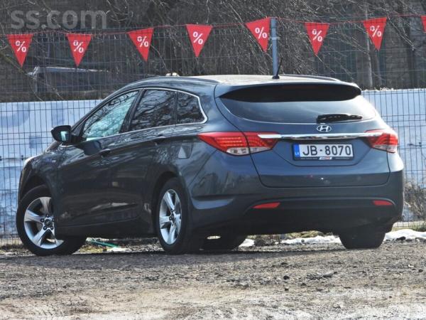 Grey Hyundai i40 2012 in Riga, with an engine capacity of 1.70 L and mileage of 230 thousand km for 3250 €, photo 5 on AUTOMOTO.COM.LV