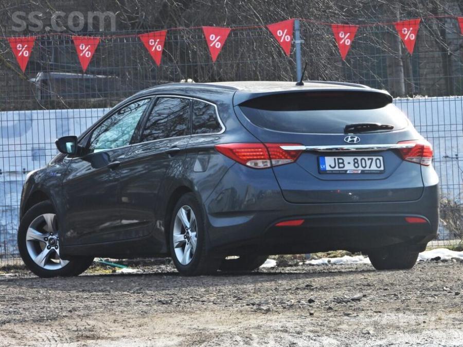 Grey Hyundai i40 2012 in Riga, with an engine capacity of 1.70 L and mileage of 230 thousand km for 3250 €, photo 6 on AUTOMOTO.COM.LV