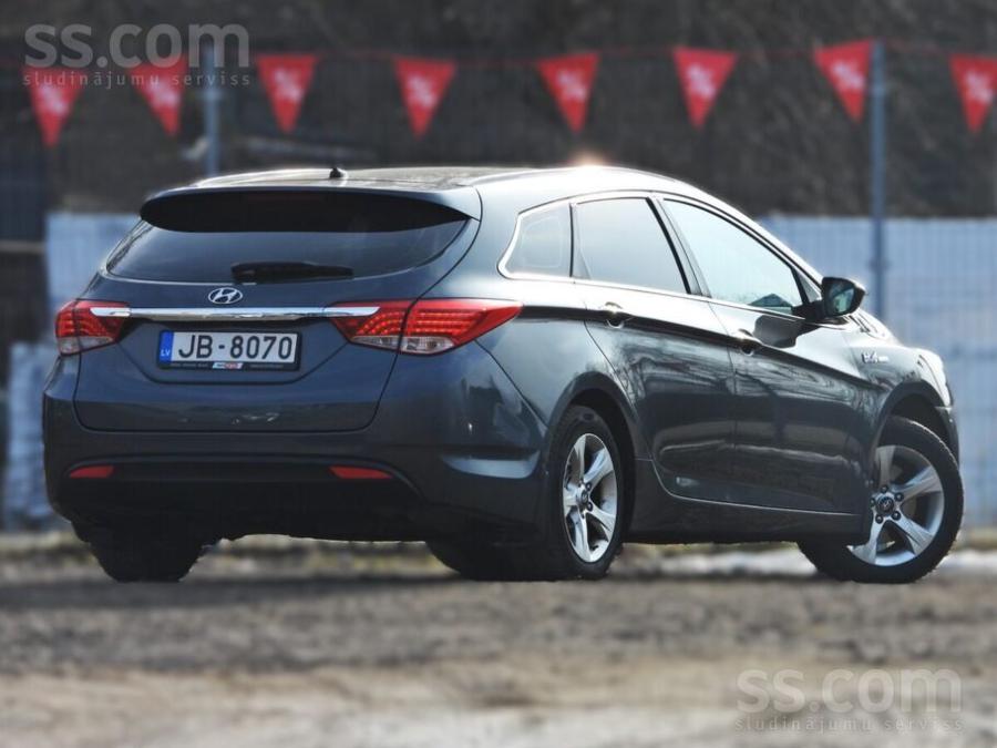 Grey Hyundai i40 2012 in Riga, with an engine capacity of 1.70 L and mileage of 230 thousand km for 3250 €, photo 8 on AUTOMOTO.COM.LV