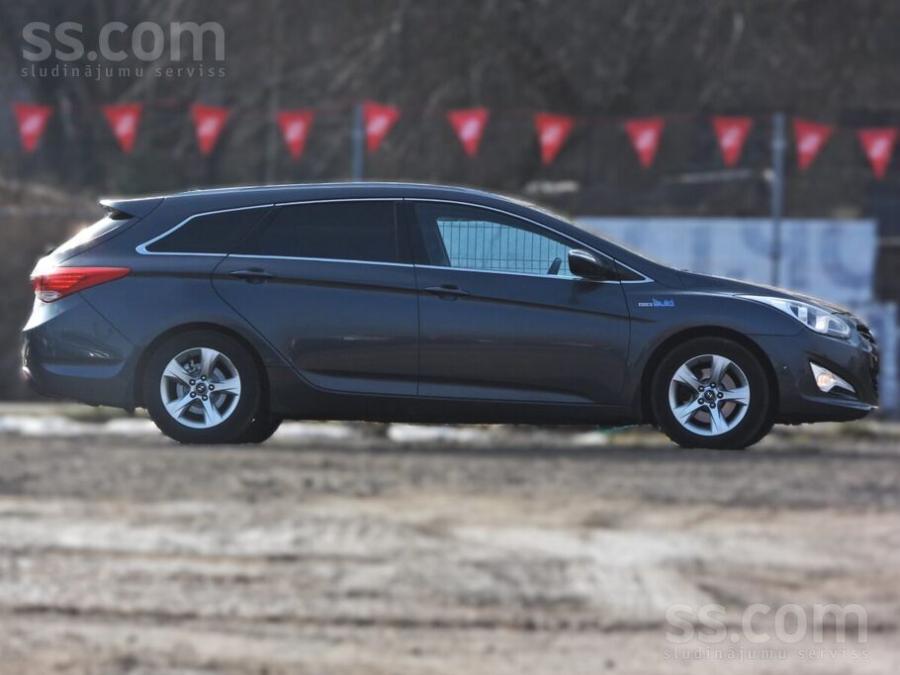 Grey Hyundai i40 2012 in Riga, with an engine capacity of 1.70 L and mileage of 230 thousand km for 3250 €, photo 9 on AUTOMOTO.COM.LV