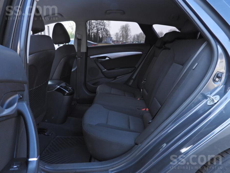 Grey Hyundai i40 2012 in Riga, with an engine capacity of 1.70 L and mileage of 230 thousand km for 3250 €, photo 17 on AUTOMOTO.COM.LV