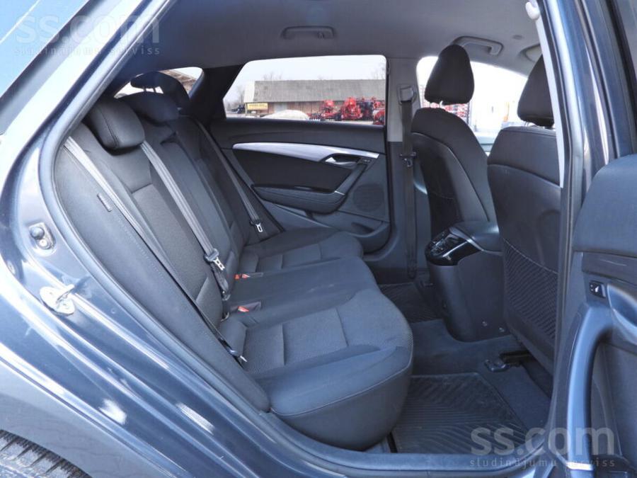 Grey Hyundai i40 2012 in Riga, with an engine capacity of 1.70 L and mileage of 230 thousand km for 3250 €, photo 18 on AUTOMOTO.COM.LV
