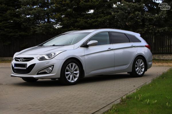 Grey Hyundai i40 2012 in Ukmerge, with an engine capacity of 1.70 L and mileage of 229 thousand km for 4650 €, photo 3 on AUTOMOTO.COM.LV