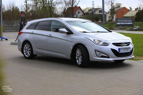 Grey Hyundai i40 2012 in Ukmerge, with an engine capacity of 1.70 L and mileage of 229 thousand km for 4650 €, photo 4 on AUTOMOTO.COM.LV
