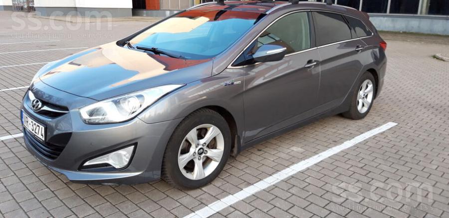 Pelēks Hyundai i40 2012 Rīga, ar dzinēja tilpumu 1.60 L un nobraukumu 250 tūkst. km par 2500 €, foto 1 vietnē AUTOMOTO.COM.LV